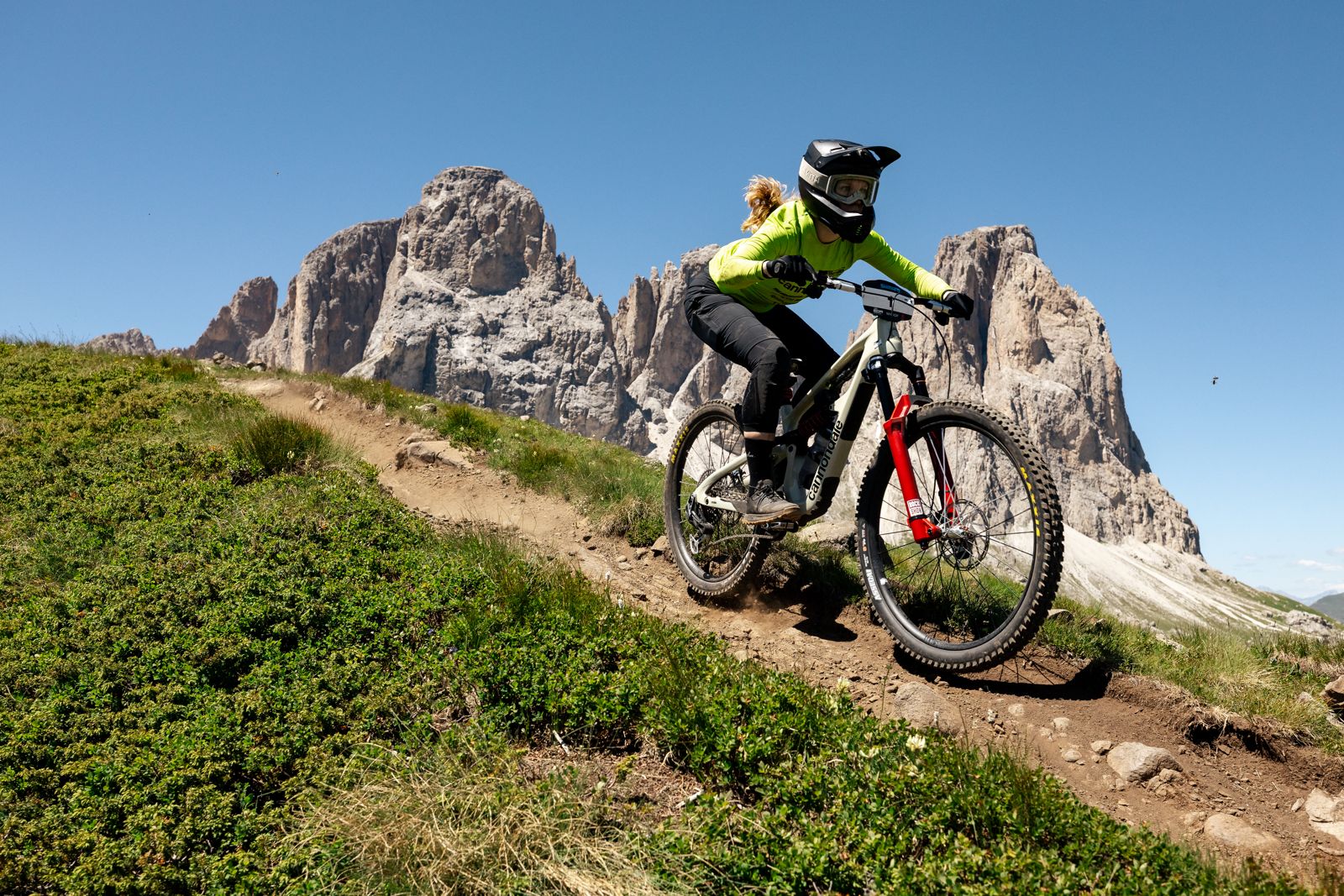 Łukasik and Conolly Dominate to Win Debut Overall Enduro Titles