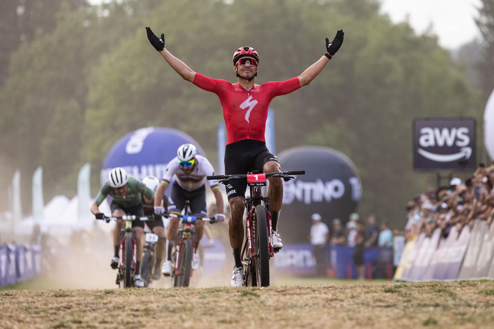 Blevins breaks records and Richards shows resolve to win overall XCC titles